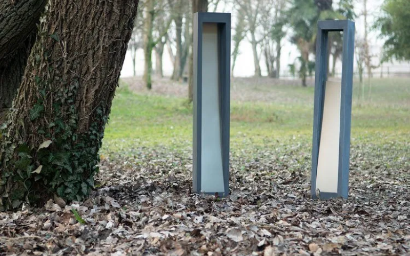 BB-1103A-BL. MONO (STANDARD GRADE). by Bullard Bollards, Gordon Bullard