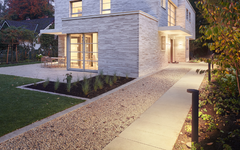 84 239. Bollard Forward throw. by Bega US