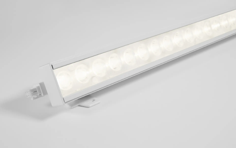 LCVA. Lumencore Linear Graze WHITE & STATIC COLORS. by Lumenpulse