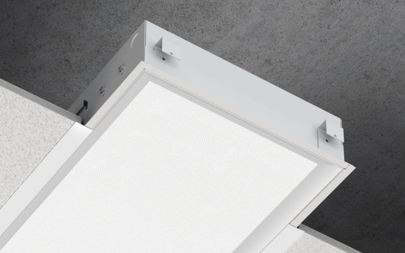 PRIS. PRIMO 1x4 LED SURFACE. by Lumenwerx